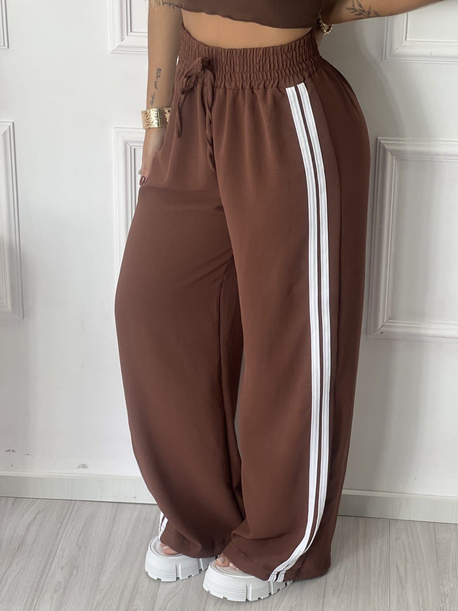 BLACK CALÇA DUDA LISTRAS MARROM - Glamourosa Chic